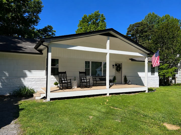 Cozy South Knox Retreat Near Ut & Downtown - Knoxville, TN
