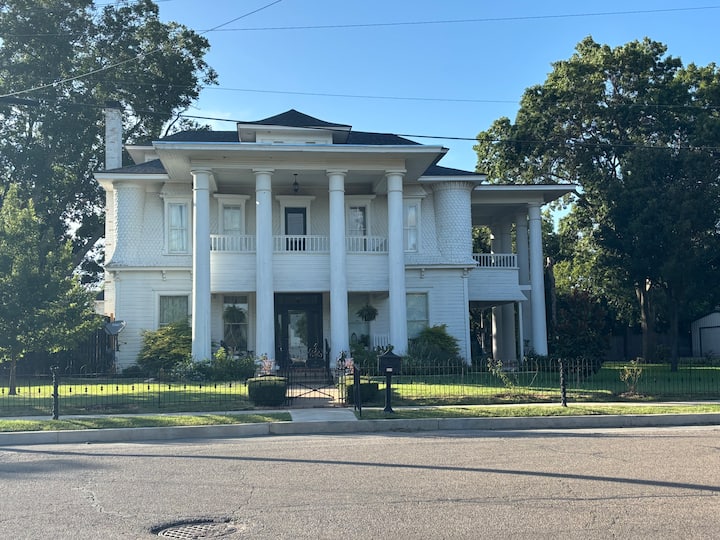 Shaw Manor - Keene, TX