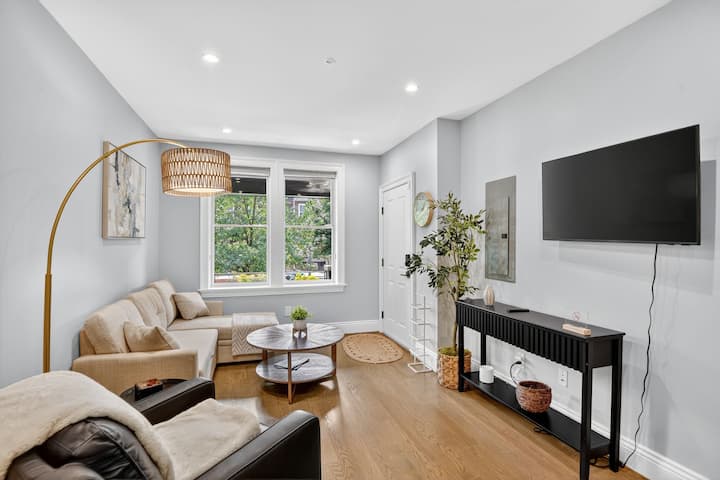Modern Capitol Hill Stay-5 Min Walk To Metro/eats - Washington, DC
