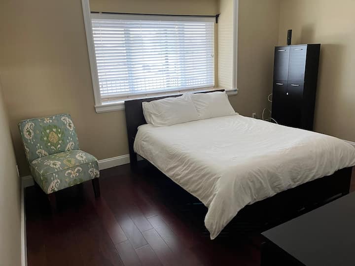 Spacious Three Bedroom Home In Central Vancouver - Vancouver