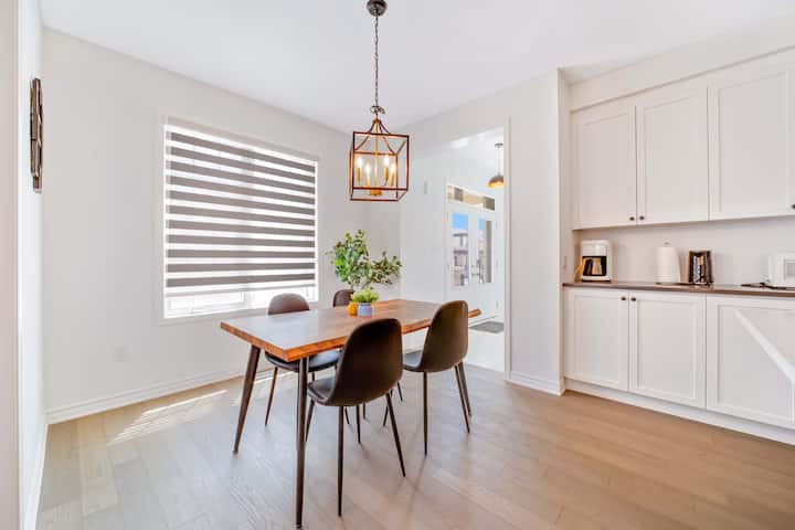 Hidden Gem Brand New House - Ajax