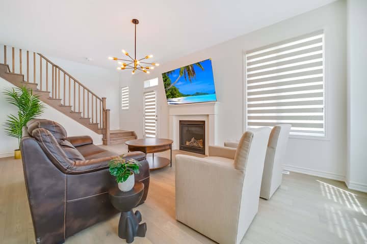 Hidden Gem Brand New House - Ajax