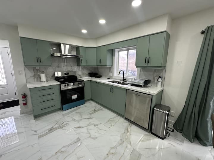 Bright & Cozy 3 Bed House | Quiet Neighbourhood - Belleville