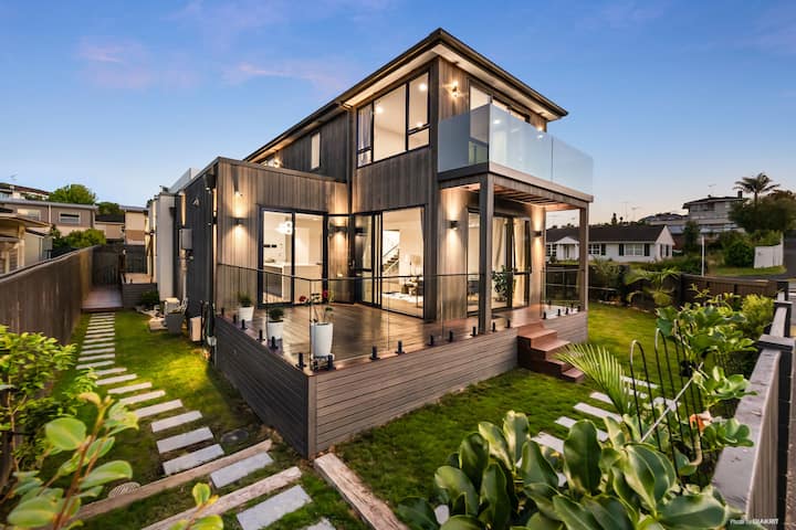 Modern Luxury– Close To Beach! 3bedroom/3bathroom - Auckland