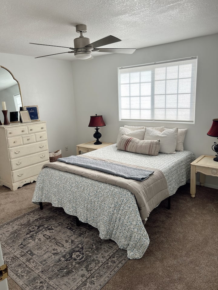 Cute Cottage In The City - Battle Ground Lake State Park, Battle Ground