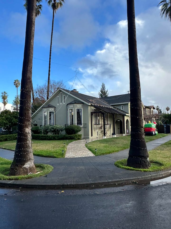 Palm Haven Gem In Willow Glen - San Jose, CA