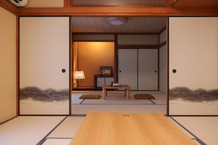箱根湯本徒歩圏内、『山崎』バス停下車徒歩5分！和室の一軒家一棟貸し切りご家族やグループ無料駐車場3台 - 하코네마치
