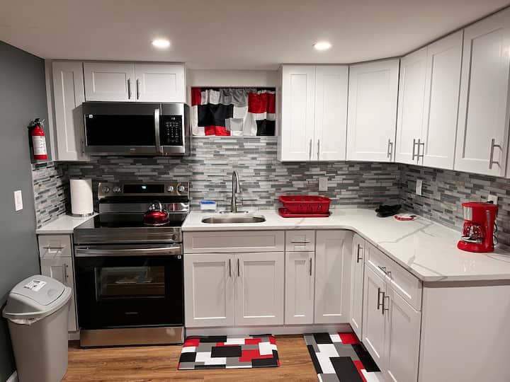 Private Home Away From Home/2br/hempstead/ Hofstra - Oceanside, NY