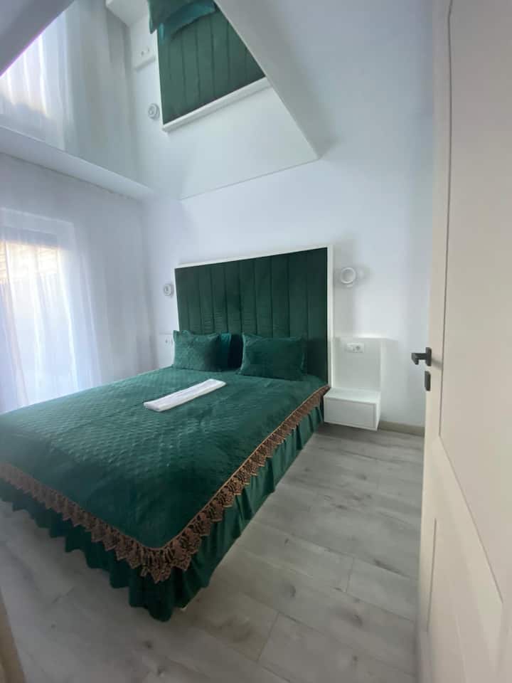 Adora 2 Erotic - Arad