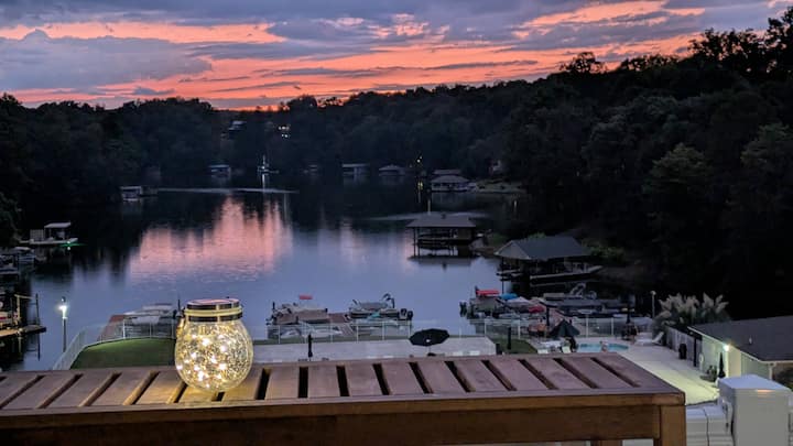 Lakefront Hideaway | Outdoor Balcony For Relaxing - スミス・マウンテン湖, VA