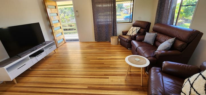 Gladstone/includes Dual Living/popular Location - Gladstone