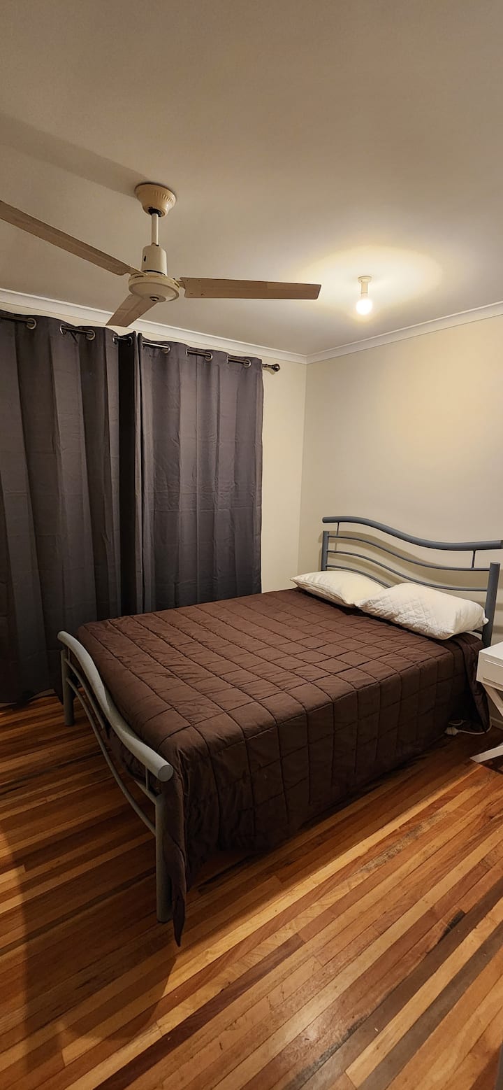 Gladstone Central Light & Breezy - Gladstone