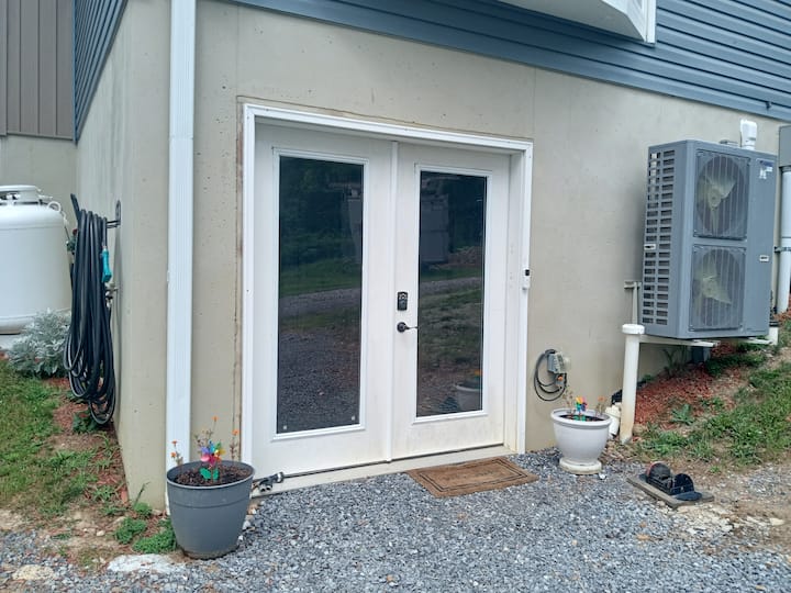 Clean & Cozy In Canoe Creek: Walk To Lake & Trails - Altoona