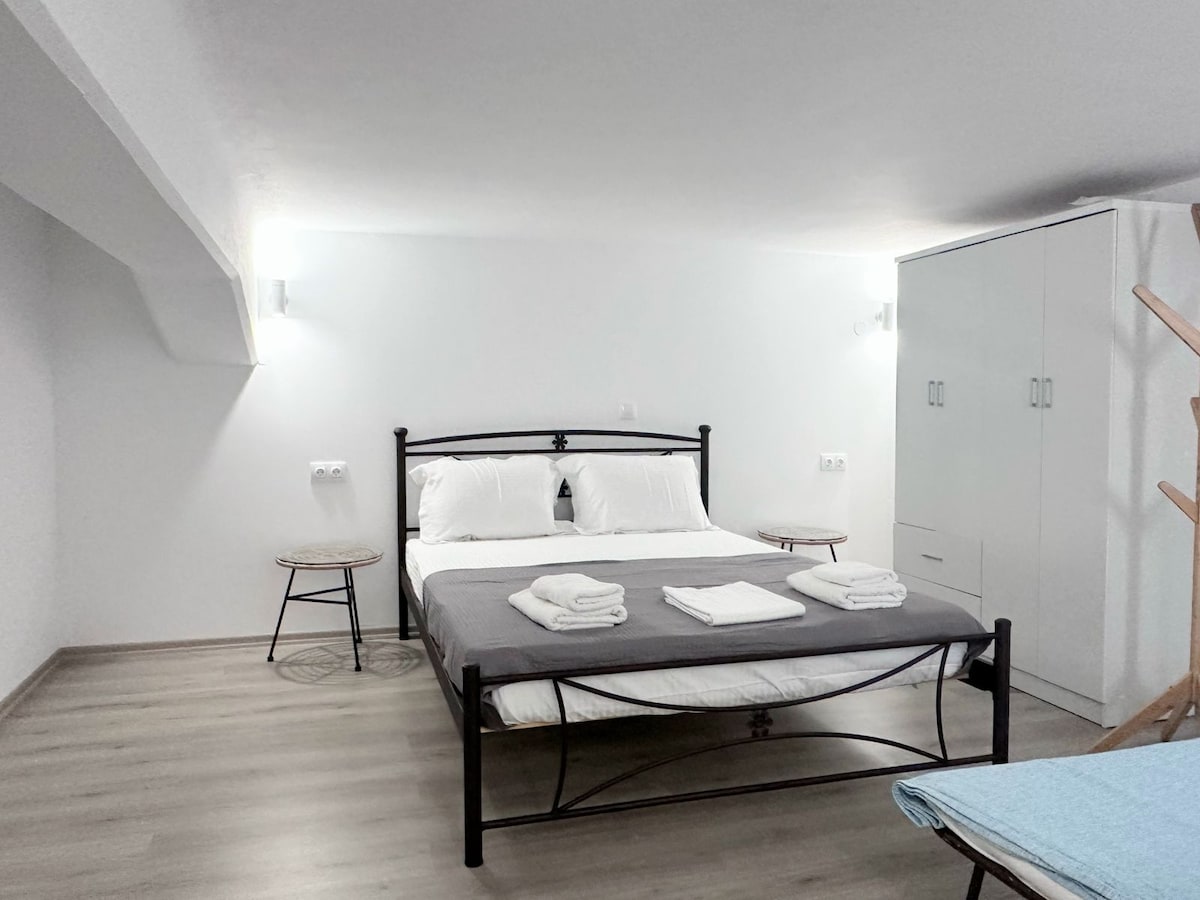 Luka's Loft - Flats for Rent in Adamas, Greece - Airbnb