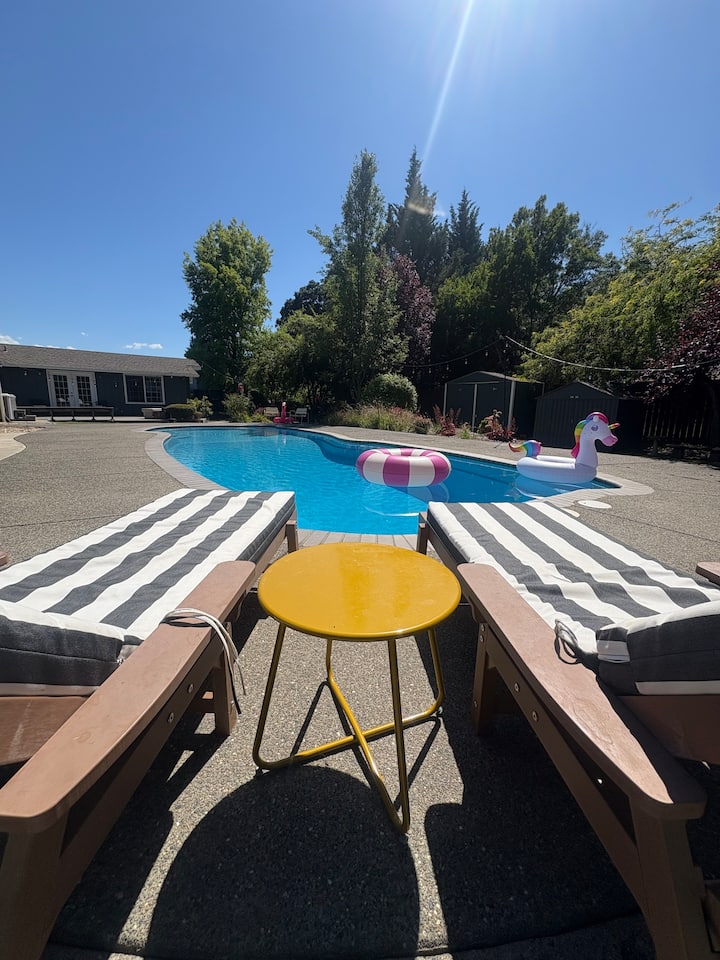 Luxury Stay: Pool • Spa • Sauna - Grants Pass, OR