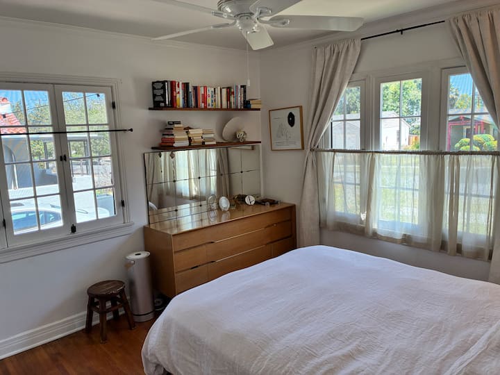 Cute Tranquil Pasadena Bedroom - Pasadena, CA