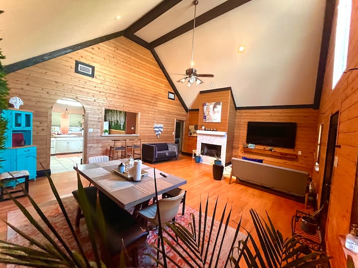 Entire Home Nearseaworld, Lackland Afb St. Mary’s - San Antonio, TX