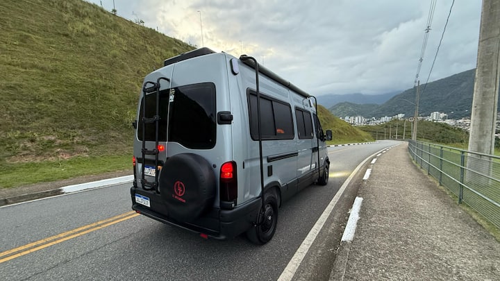Motorhome Confortável E Completo - Caraguatatuba