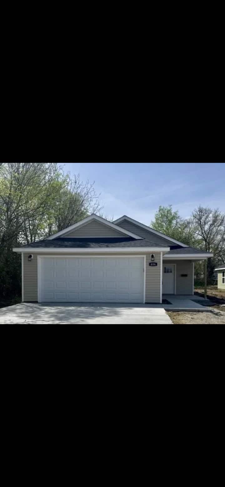 Elegant Elliott One - Joplin, MO