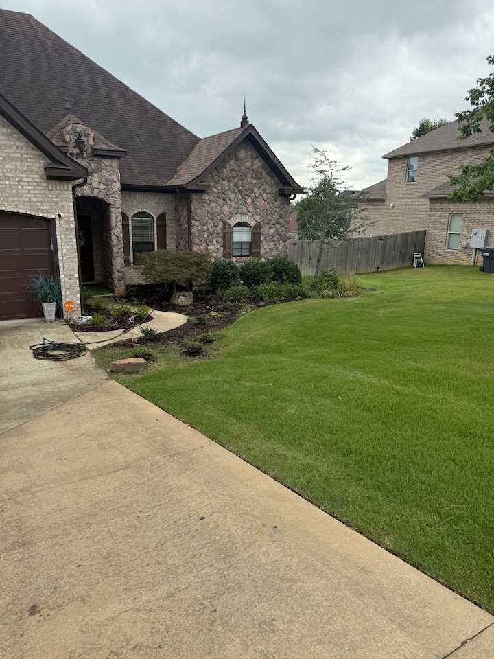 The Golden Hideaway - Jonesboro, AR