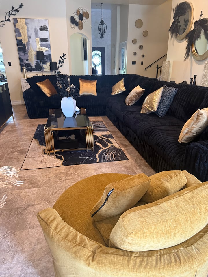 The Golden Hideaway - Jonesboro, AR