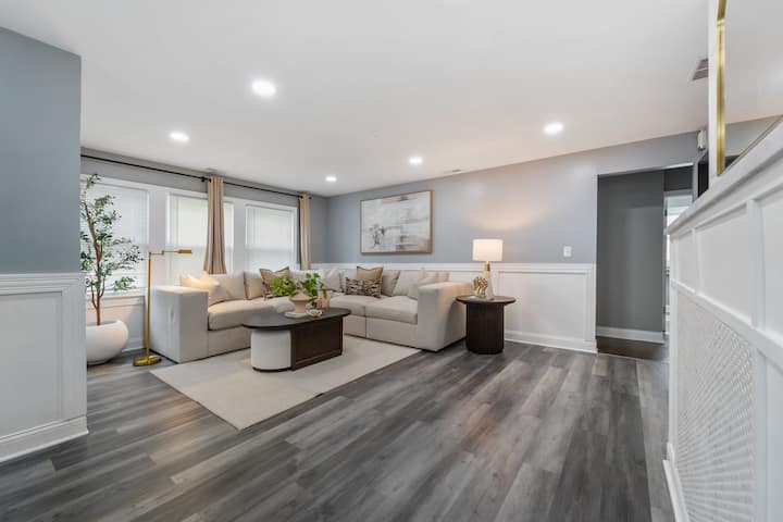 Modern Comfort In Homewood - Homewood, IL