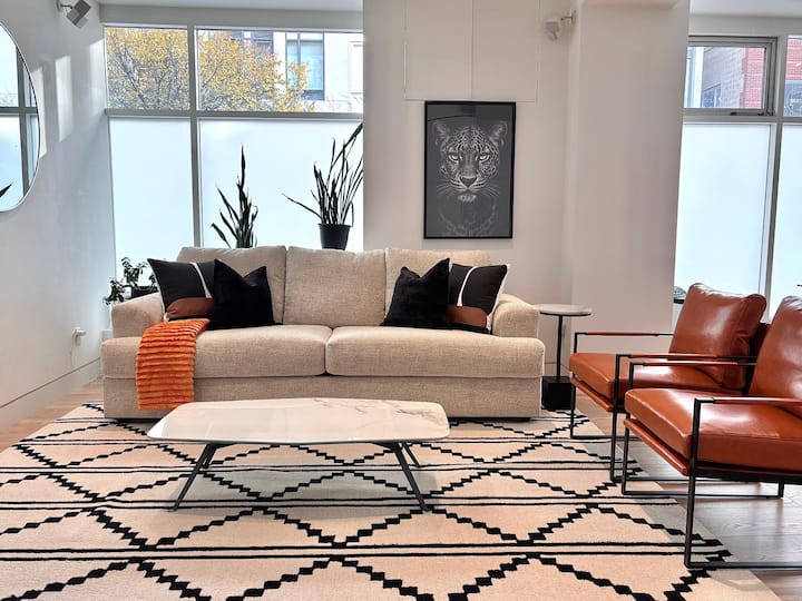 Camden Haus Loft - Toronto, ON