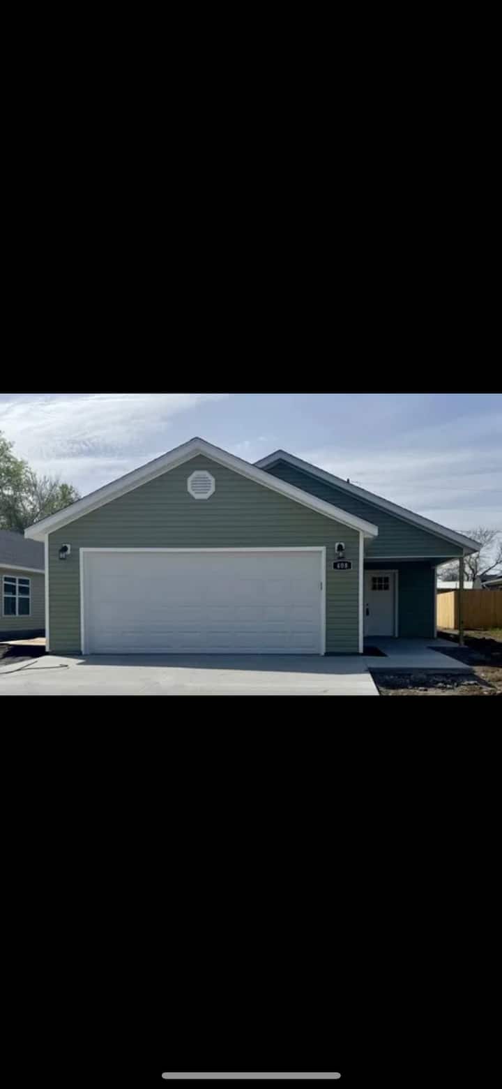 Elegant Elliott 2 - Joplin, MO