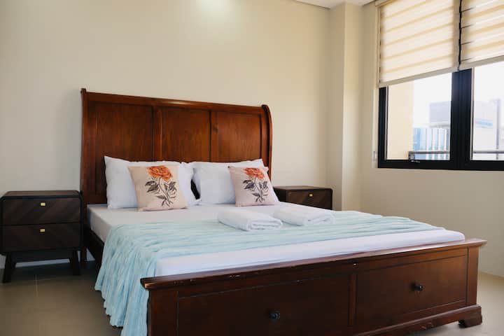Couples Getaway | Balcony Studio + Outdoor Pool - Cebu City