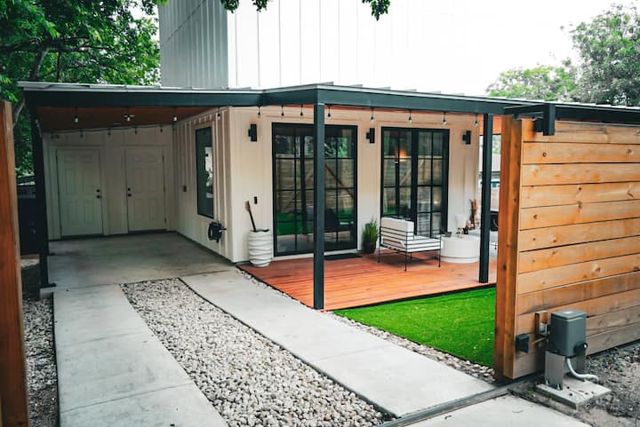 Modern Tiny Home+rooftop | Gated - Austin, TX