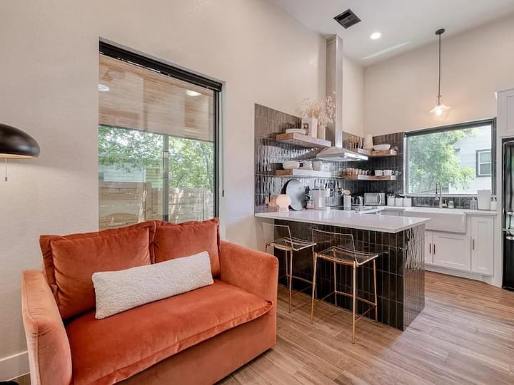 Modern Tiny Home+rooftop | Gated - Austin, TX