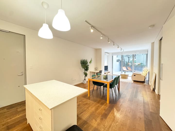 Tucked Away In A Leafy Peaceful Street - Camperdown