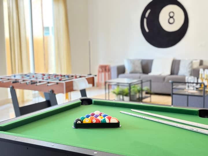 The Leo’s Haus | Jacuzzi | Snooker | Foosball - Jaipur