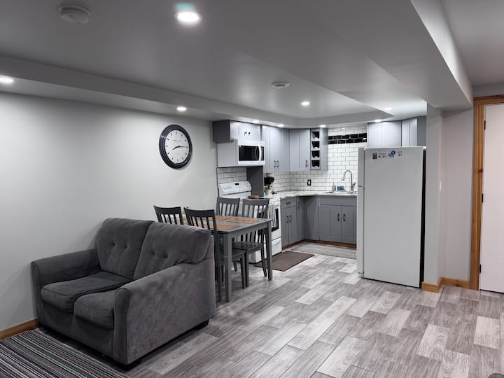 Cozy Lower-level Suite With Separate Entrance - Whitehorse