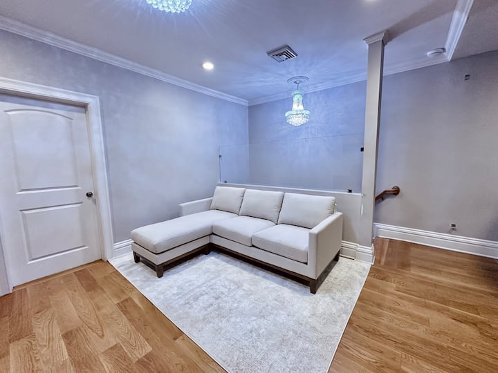 Urban Apt On Park - Queens, NY