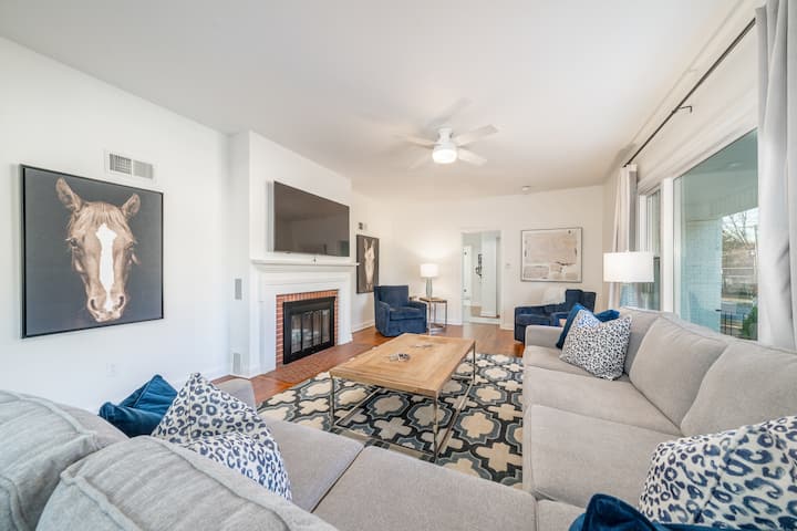 Oak Vegas: Walk To Oaklawn - Hot Springs, AR