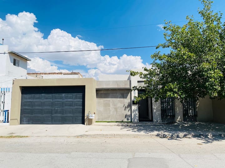 Casita Hermosa Con Cochera Doble - El Paso, TX