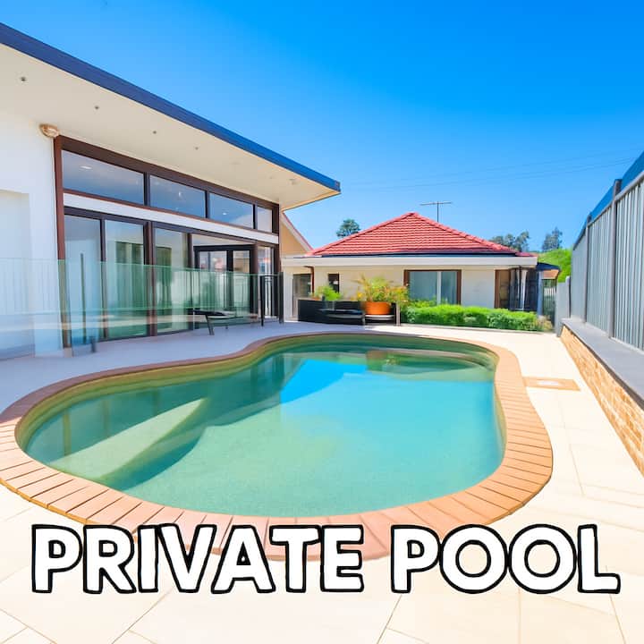 Accessible Entire Home With Private Pool - 버우드