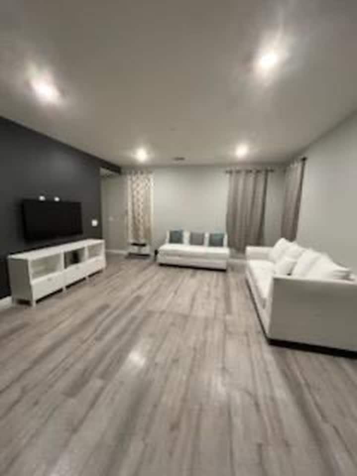 Charming Home Close To Shops Fontana - Fontana, CA