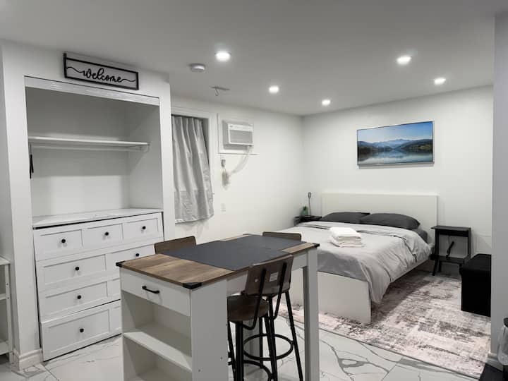 Cozy Nest Stays B4 - Toronto