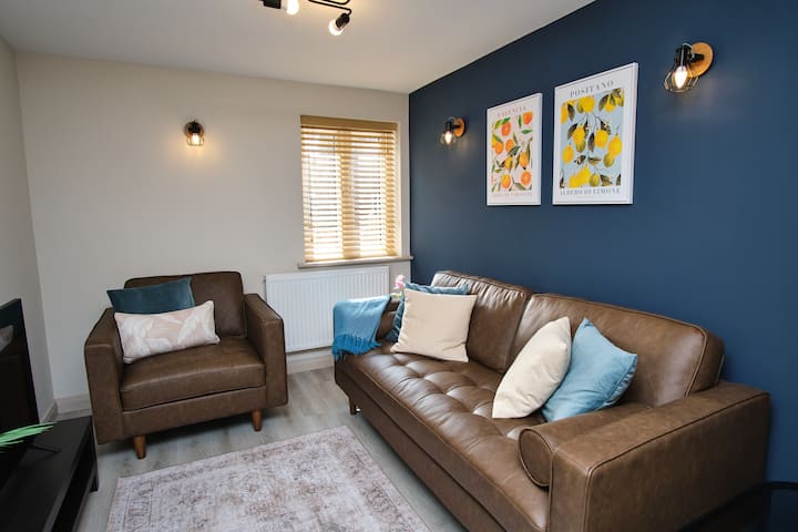 Stylish 4br House W/ Parking | Sleeps 6 | Garden - Loughborough