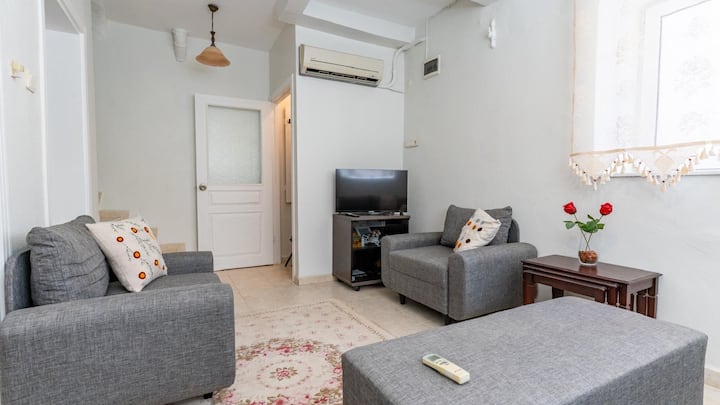 Ayvalık Merkez De Teraslı 2 Katlı Villa Macaron Da - Ayvalık