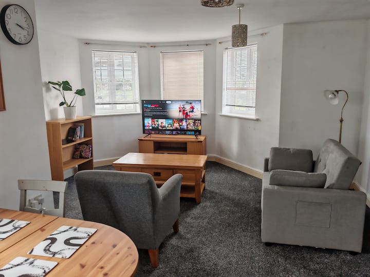 2 Bed Flat Near Town Centre - Corby
