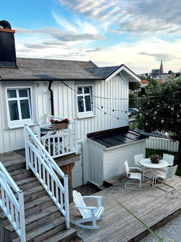 Centralt Charmigt Gårdshus - Lysekil