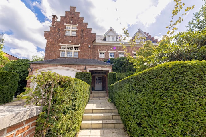 The Castle - Woluwe-Saint-Pierre