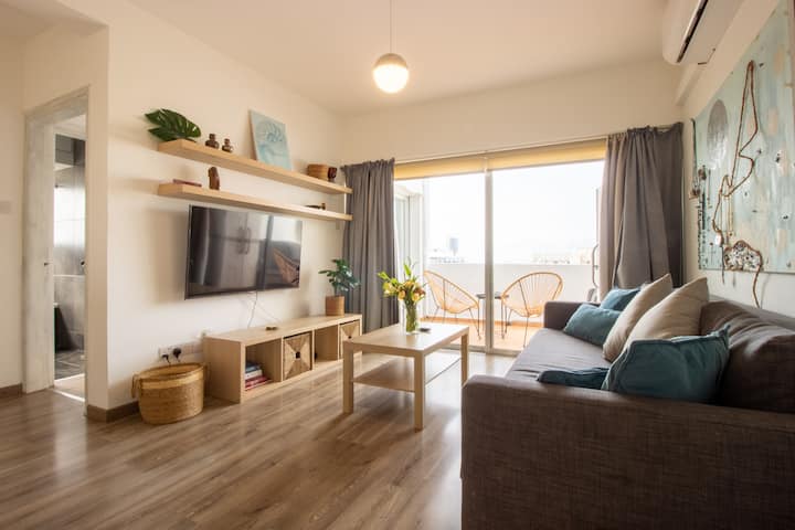 Central 1br + Views + Deli Café - Nicosia