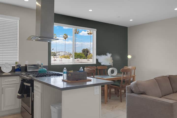 Three Bedroom Hollywood Condo - Hollywood, CA