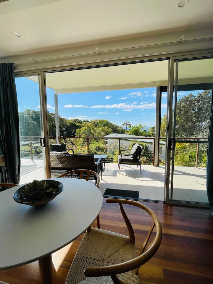 Beach House With Ocean View - Nambucca Heads