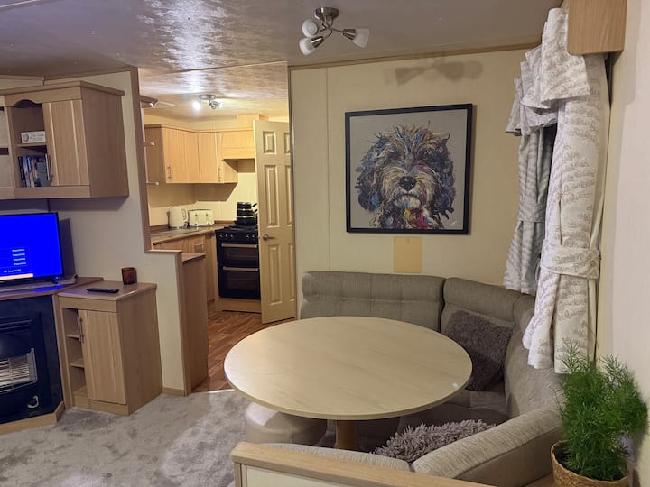 Pippa’s Place, Cayton Bay, Sleeps 8 - North Yorkshire