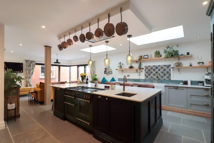 Home, With Cinema Room Perfect For Large Families - Dawlish